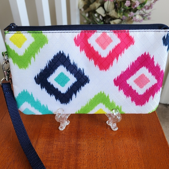 thirty-one | Bags | Thirty One Nylon Geometric Wristletwallet Nwt ...